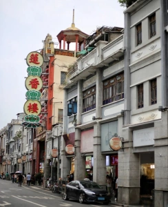 Shangxiajiu Pedestrian Street Guide 2026: Street Food & Shopping
