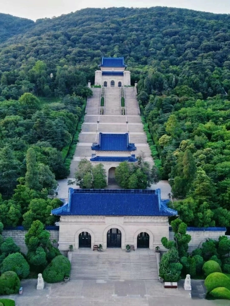 Sun Yat-sen Mausoleum: Travel Tips and Historical Highlights