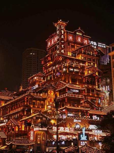 Explore Hongya Cave in Chongqing: Attractions and Travel Tips