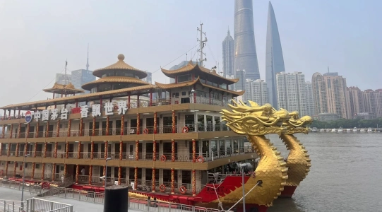 Explore Huangpu River and Huangpu River Cruise for Scenic Views in Shanghai
