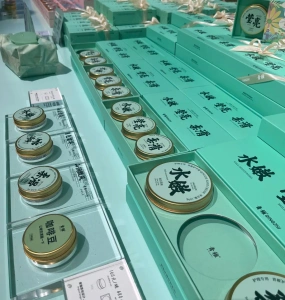 Best Shanghai Souvenirs – Snacks, Gifts & Pastries