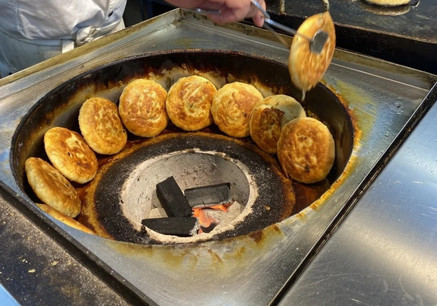 Shanghai Food Guide (2026): Top Dishes & Dining Streets