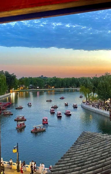 Houhai Lake Beijing 2026: Top Things to Do, Nightlife & Travel Tips