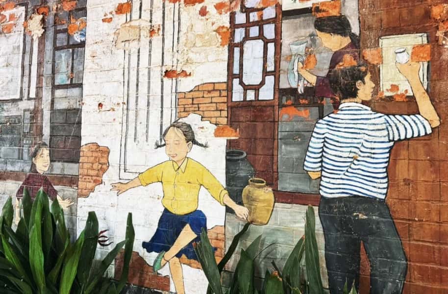 Tianzifang Shanghai Guide (2026): Art, Street Food & Souvenirs