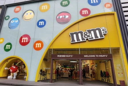 Nanjing Road Shanghai Travel Guide (2026): Shopping, Dining & Culture