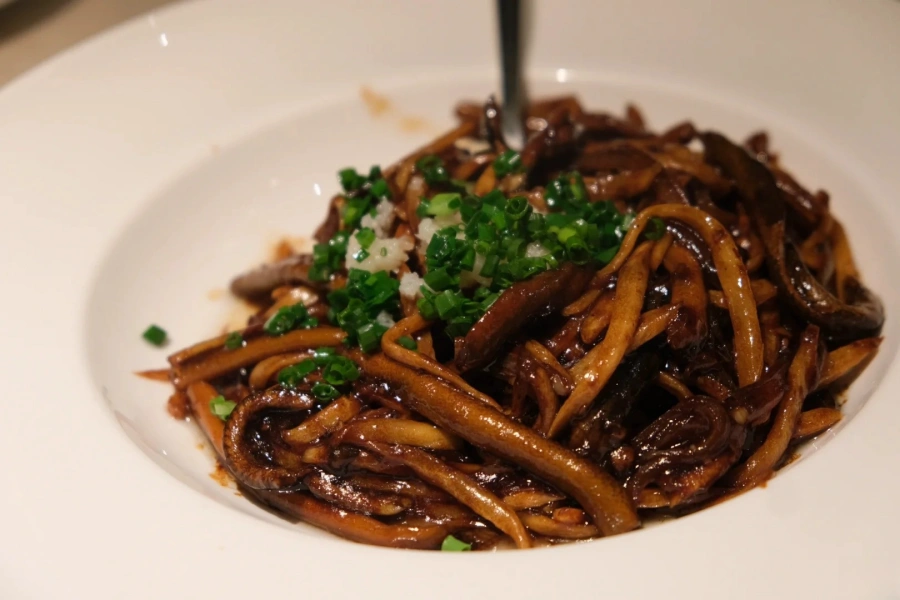 Discover Shanghai Food: Top Dishes and Dining Streets