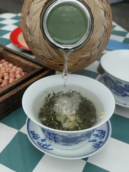 Jinli Ancient Street Travel Guide: Best Things to Do and Eat