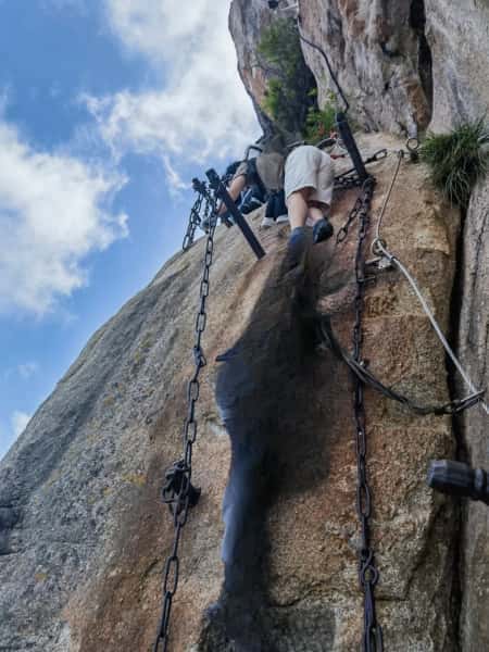 Mount Huashan Hiking Guide 2026: Routes, Scenic Peaks & Travel Tips