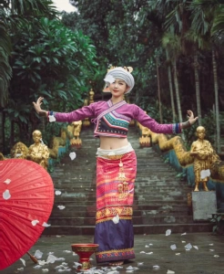 Explore Traditional Chinese Clothing: Hanfu, Qipao, and More