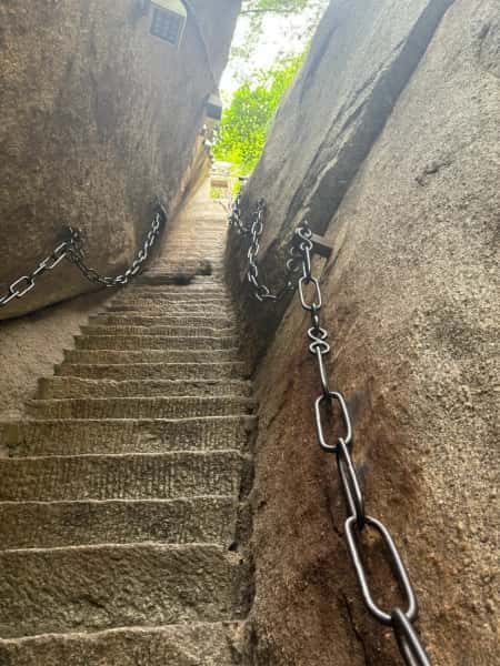 Mount Huashan Hiking Guide 2026: Routes, Scenic Peaks & Travel Tips