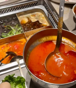 Haidilao Hot Pot Guide 2026 – Menu, Tips & Best Dishes