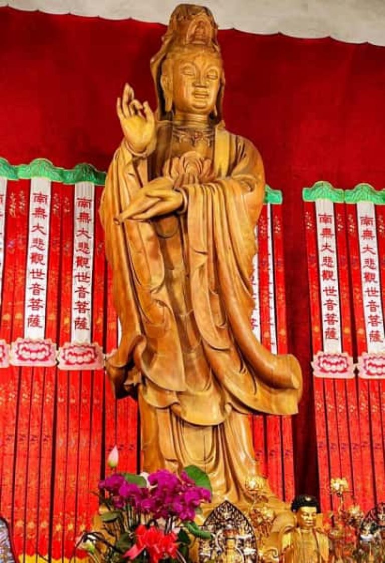 Jing'an Temple Shanghai: A Guide to History & Serenity