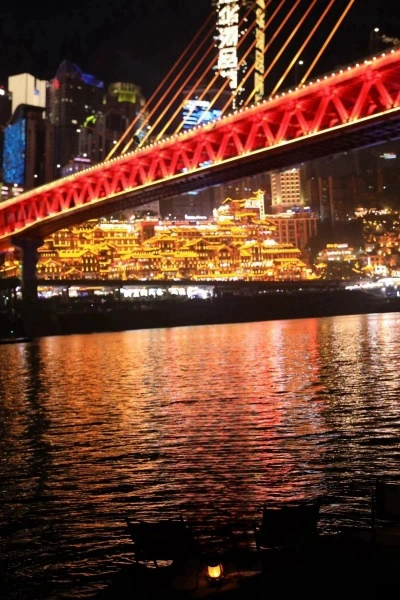 Explore Hongya Cave in Chongqing: Attractions and Travel Tips