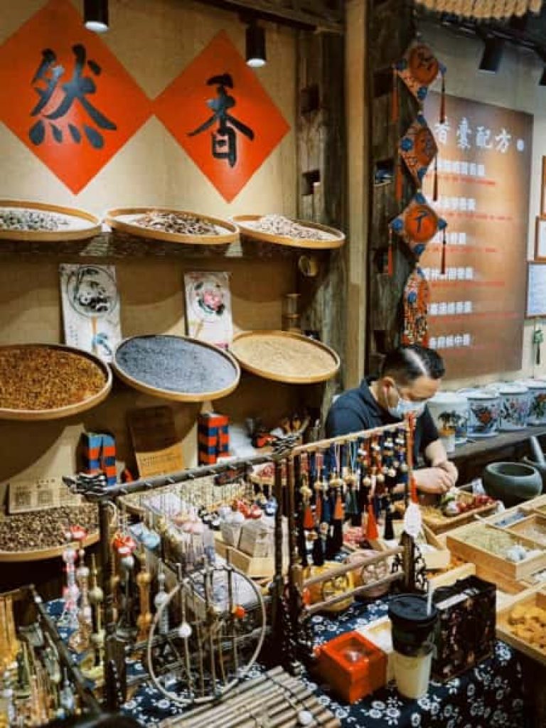Tianzifang Shanghai Guide (2026): Art, Street Food & Souvenirs